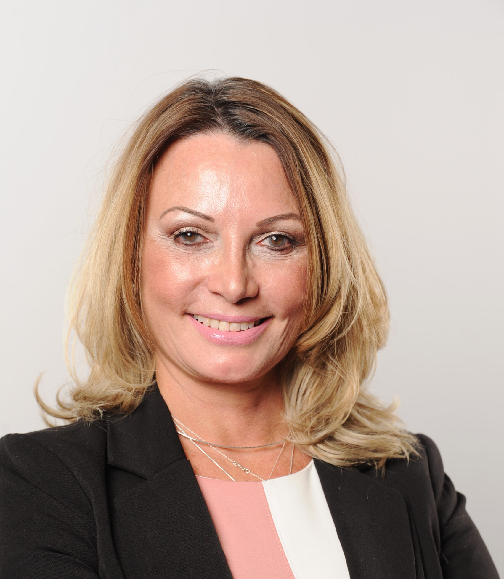 Dr. Anna M. Munné - Star of the South Dental Meeting